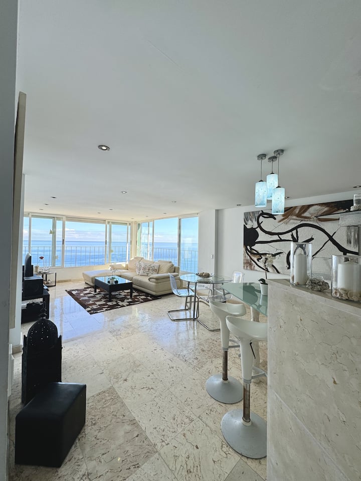 Sea View Apartment - La Havane