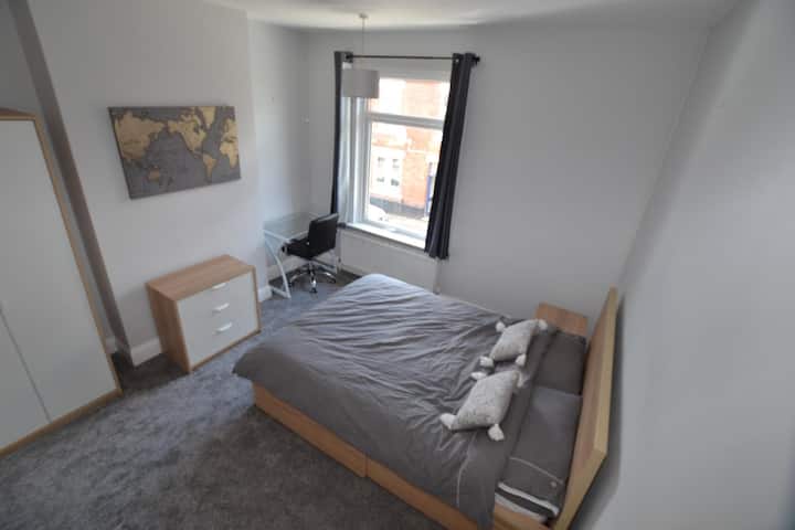 It’s A Lovely Nice And Warm Cozy Double Bed Room - イギリス ダービー