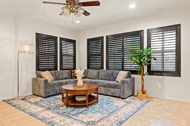 210fwy/7br/3ba/10beds/near Victoria Gardens - Rancho Cucamonga, CA