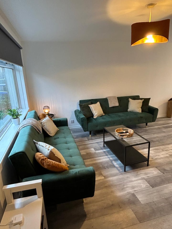 3br Home • Sleeps 10 • Private Drive • Near Park - Glasgow Airport (GLA)