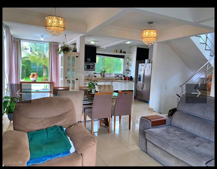 Se Acomode Em Um Ambiente Confortável E Tranquilo! - Palhoça