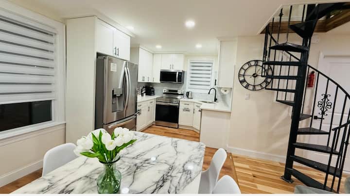 Hidden Luxe Gem • Walk To Metro-north • Parking - Yonkers, NY