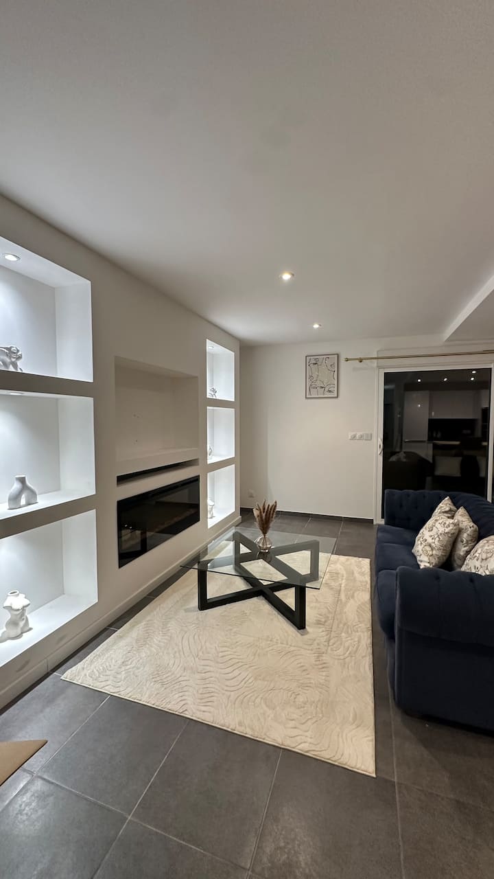 High-standing Two-bedroom Apartment (Furnished) - Ferney-Voltaire