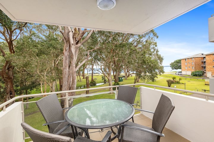 'Mistral Court' Beachside Apartment With Views - Nelson Bay
