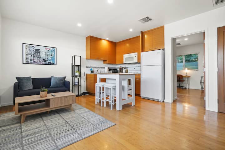 Modern 1br Retreat In The Heart Of Culver City - Culver City, CA