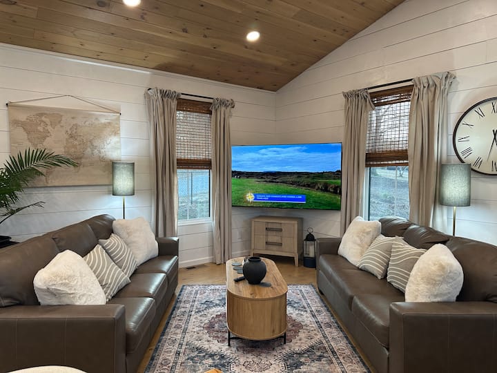 Lakeway Loft “Ultimate Southern Comfort” *New* - Dandridge, TN
