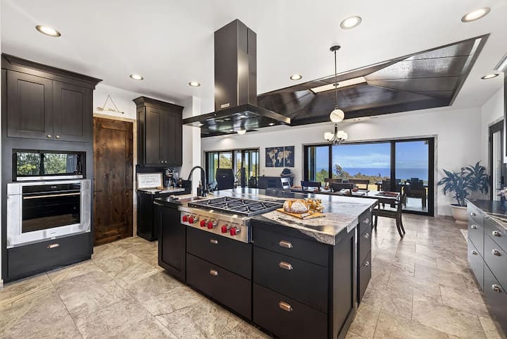 Private 18-acre Luxury Farm Stay | Ocean Views - Hawi, HI