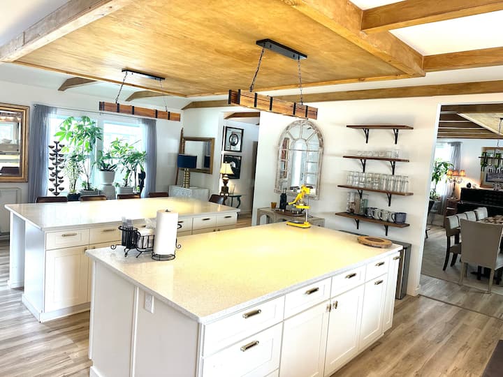 Beautiful Spacious Home Near Downtown Wayzata - Minnesota