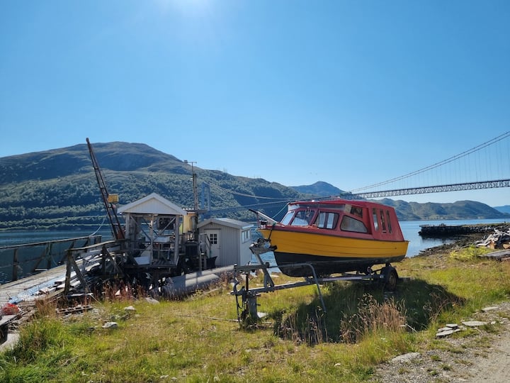 Hus Med Sjøutsikt, Naust, Garasje Og Båt - Alta