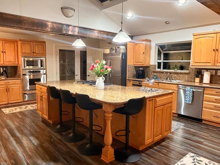 Cute & Cozy Concord Home | Quiet & Comfortable - Concord, CA