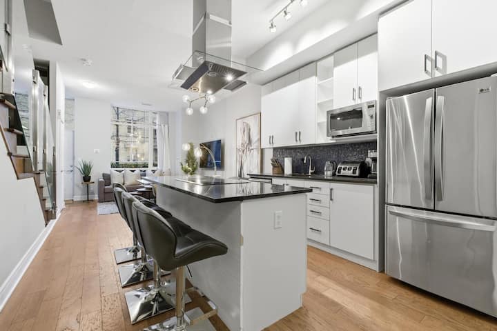 Stylish Luxury St. Lawrence Stay + 1 Free Parking - Toronto