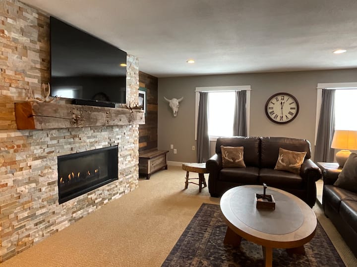 The Loft At Oak & Iron – Group Stay W/ Game Room - Minnesota