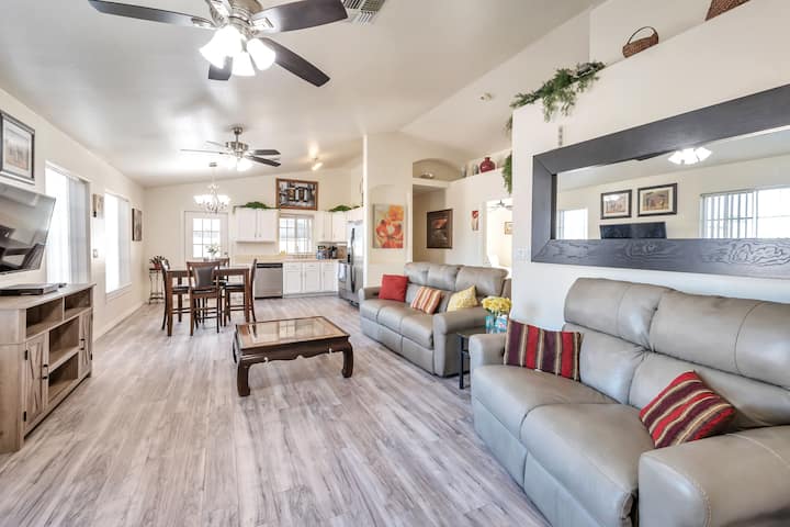 Cozy Downtown Gilbert Getaway! - Gilbert, AZ