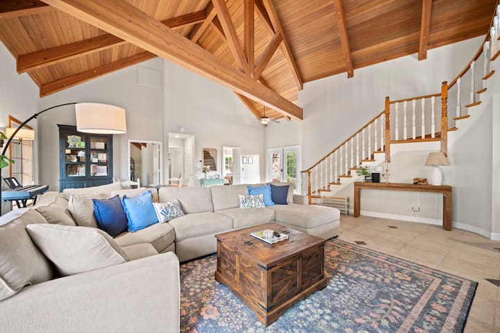 Pool & Spa 4br Paradise: Swim—soak—see Lake Views - SeaQuest Folsom, Folsom