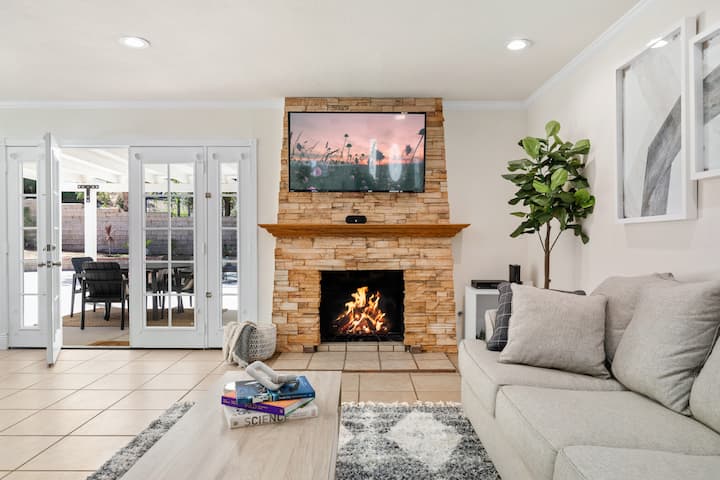 Cozy & Bright Santa Clarita Retreat - Santa Clarita, CA