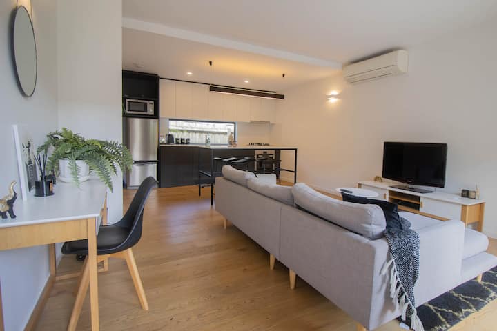 Comfort By The Lake - Ballarat