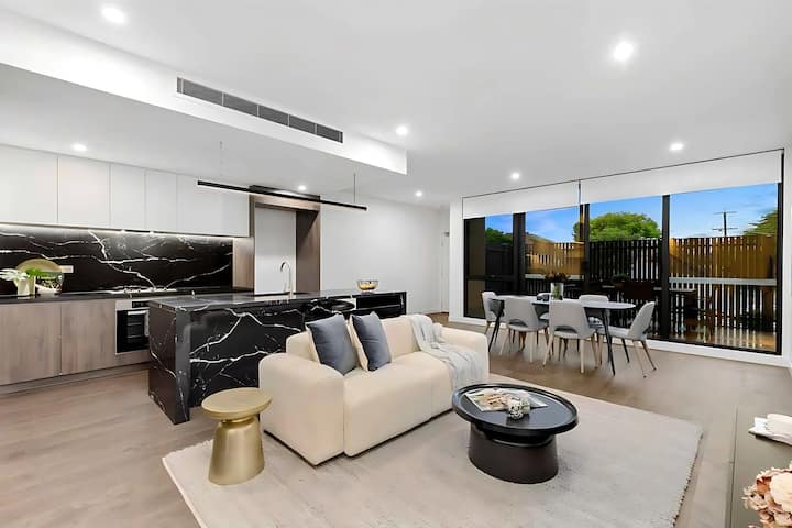 4-bedroom Mentone Beach Townhouse - Mordialloc