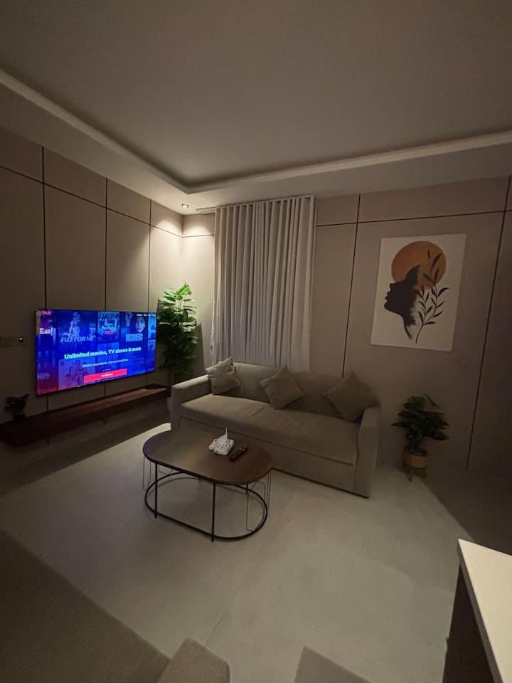 Luxurious Modern Furnished Room And Lounge - Riyadh