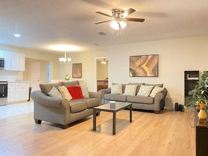 3-bedroom House In Charming Oviedo Close To Ucf - Oviedo, FL