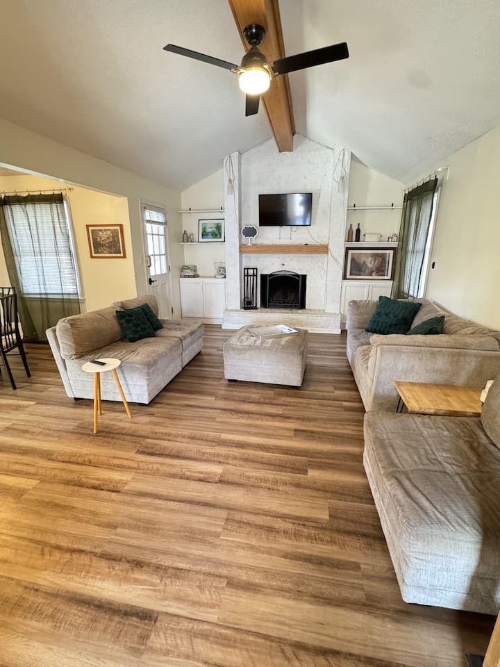 3br Home In Lee's Summit | Near Hwy And Hospitals - Lee's Summit, MO