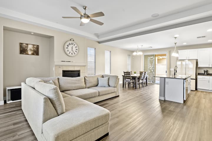 15 Minutes From Strip & Speedway | In-unit Laundry - Las Vegas Motor Speedway