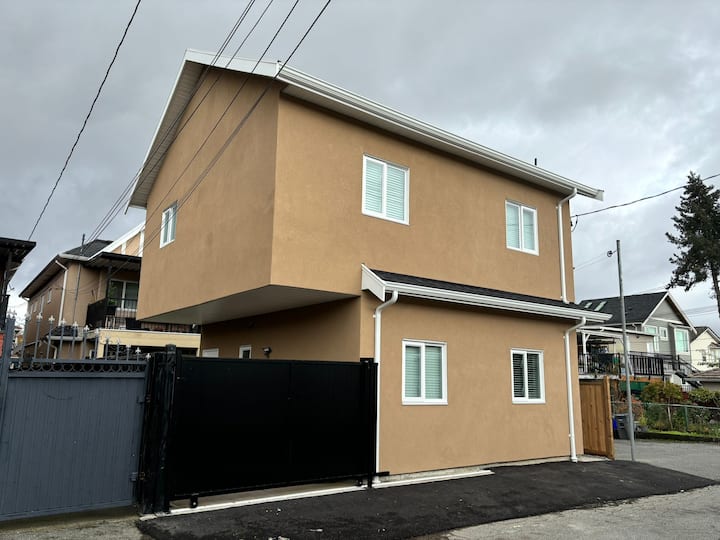 4 Bedroom Laneway Home L Central Vancouver - Vancouver