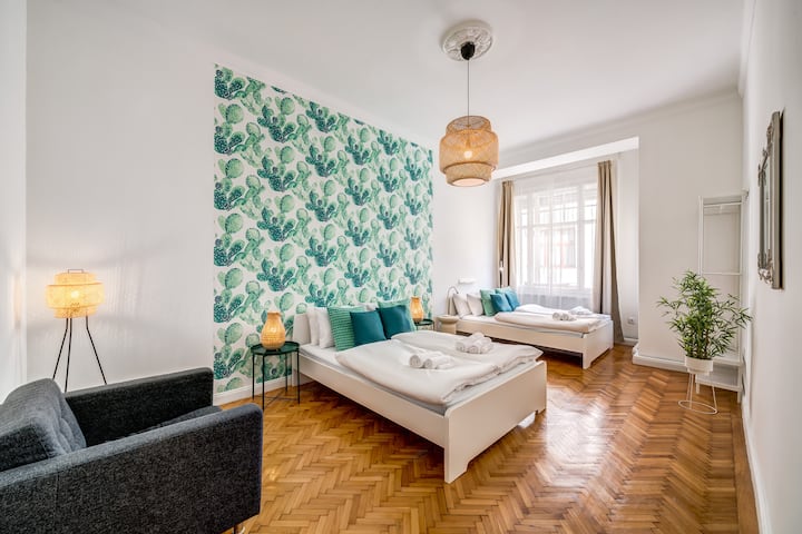 Kinizsi Center By Stn - Budapest