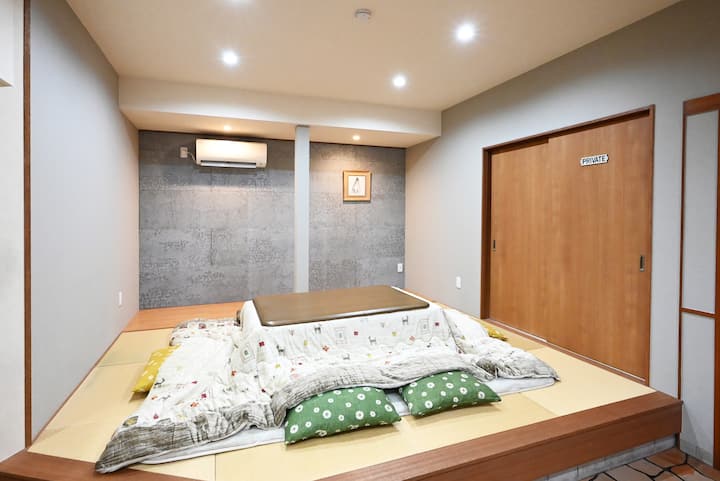 《温泉街の中心地》元飲食店でキッチン完備の古民家一棟貸し
【街なかGuest House茶々】 - Komatsu