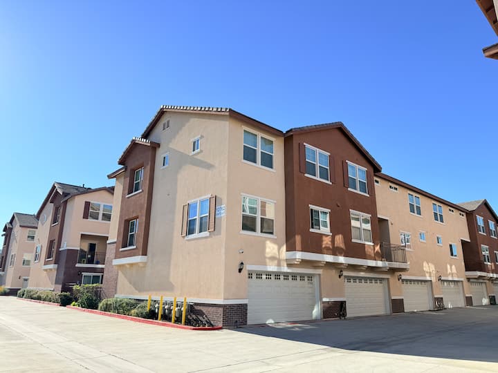 Baldwin Park 3bd/3.5ba Home Near City Of Hope - El Monte, CA