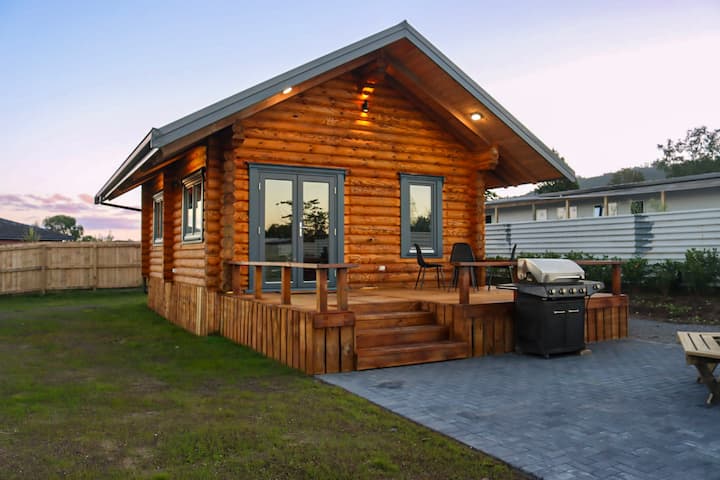 The Log Cabin - Rotorua