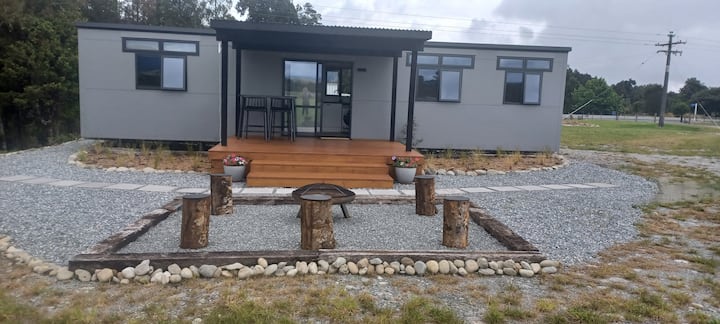 Private Retreat With Mountain Views - Moana