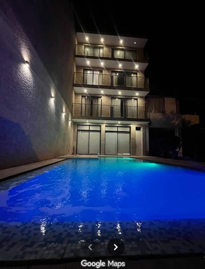 Casa Con Piscina, Zona De Parrilla Y Cochera - Santa Rosa