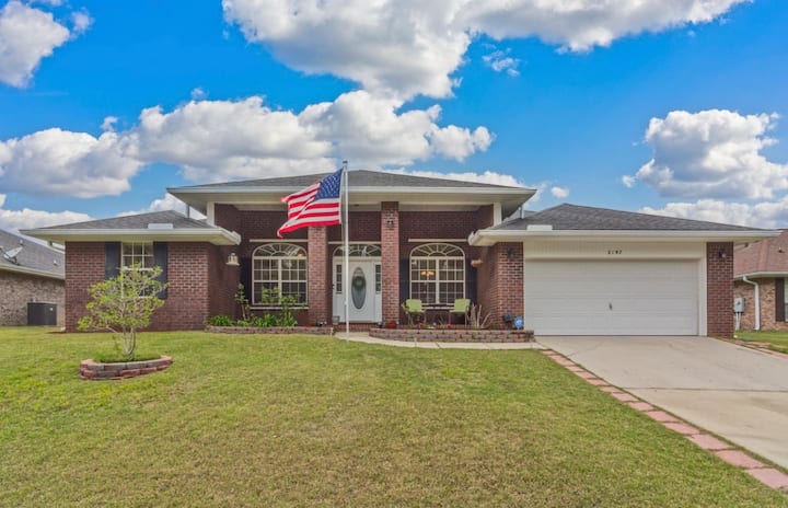 Poolhouse Paradise! Huge Long-term Stay Discounts - Crestview, FL