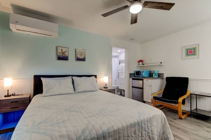 Steps To The Beach-remodeled Cozy Studio #3! - Indian Rocks Beach, FL