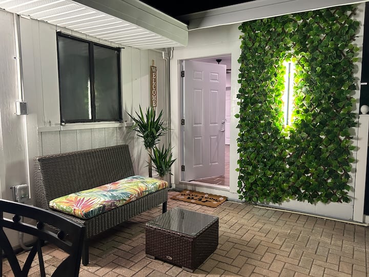 Cozy And Comfortable Back House - Bradenton, FL