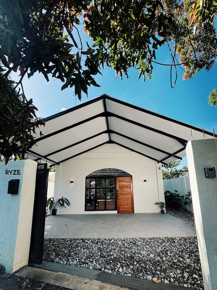 Converted Chapel • Pool + Arcade • Unique Stay - Dumaguete