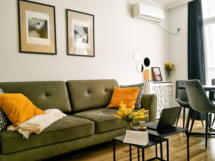 New. City Clover. 2br Free Ungrd Parking, Workdesk - ティミショアラ