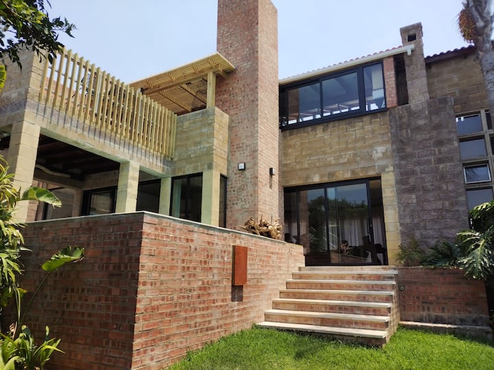 Uys Huis - Jbay Point Beach Villa - Jeffreys Bay