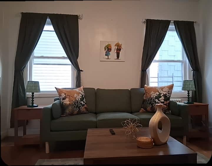 First Floor Cozy Apt W/ Parking - Fordham University, Bronx