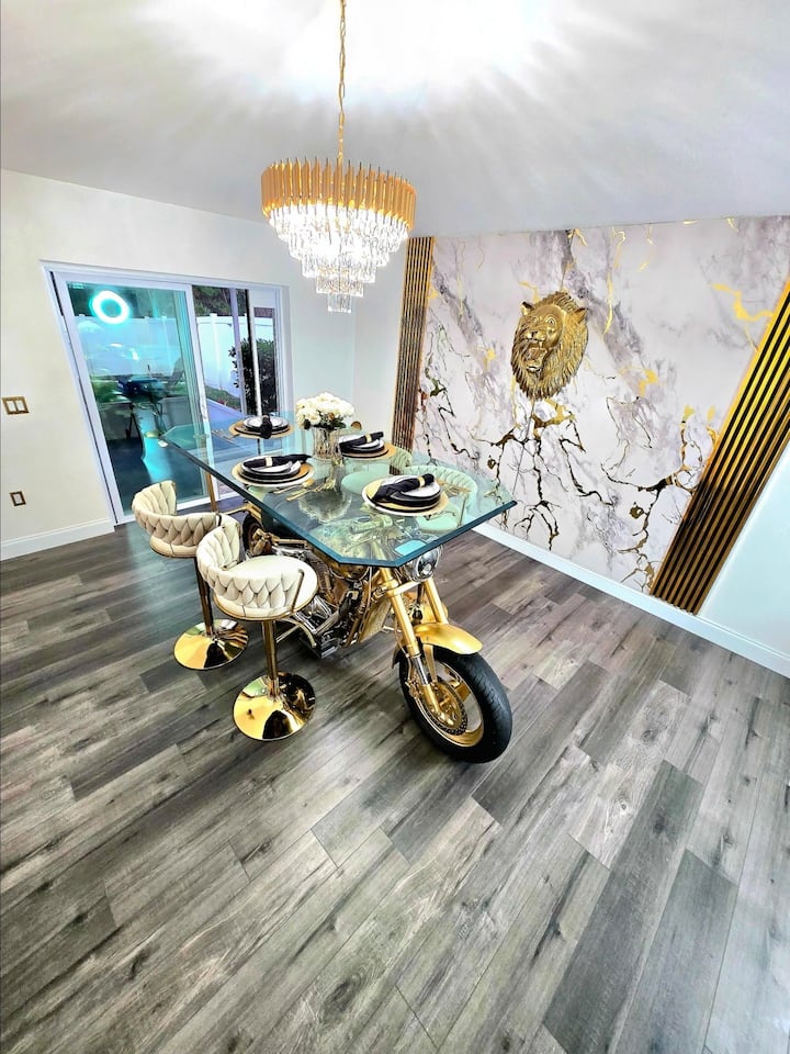 Top-of-the-line Decoration! Next To Tampa Outlets. - Wesley Chapel, FL