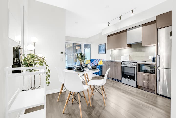 Le Charme Urbain – 2br Luxury With City Views - Toronto