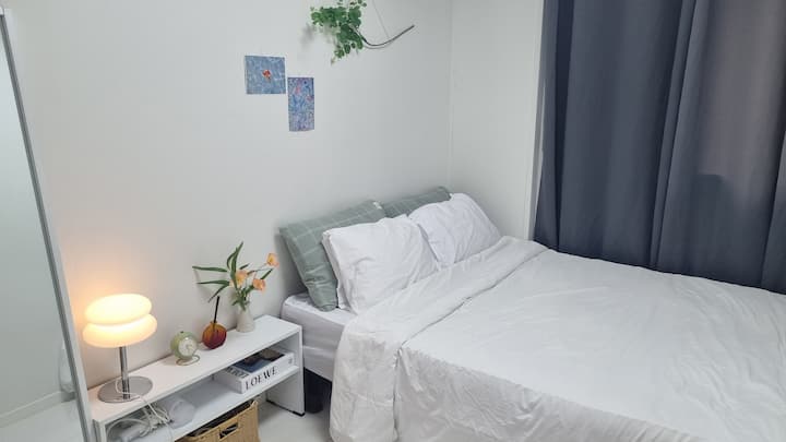 [스위트룸] #사당역 #5인 #낙성대역 #2호선/4호선 #리모델링 #호텔침구 #Ott - 과천시