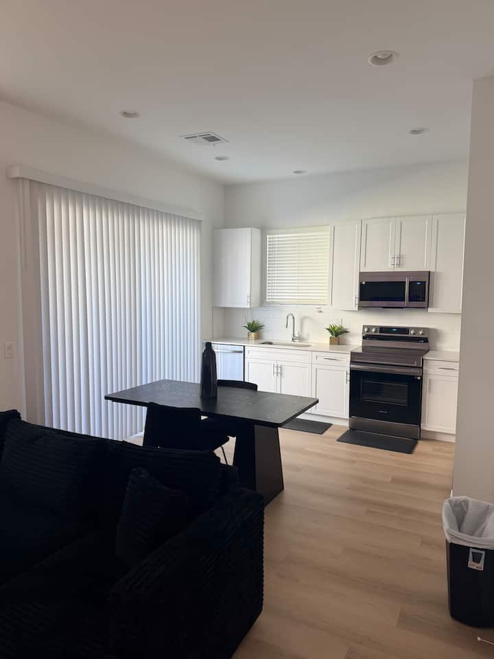 Clean & Sleek - Phoenix