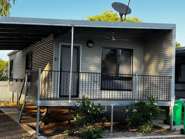 Deluxe 1 Bedroom Cabin With Patio - Katherine