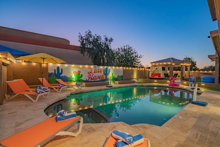 Luxe Haven! Pool, Sauna, Golf, Theatre & Games! - United States