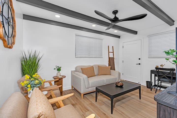 Stylish 1 Bedroom 1bath Duplex Unit - Fresno, CA