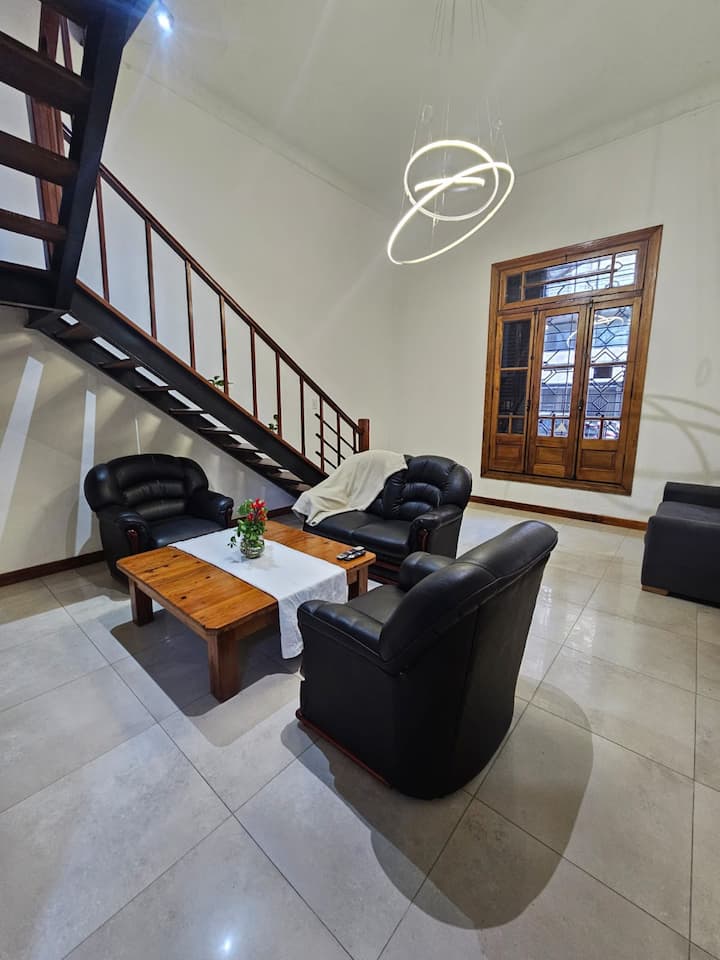 Casa Moré Centrica Con Cochera Doble - Rosario