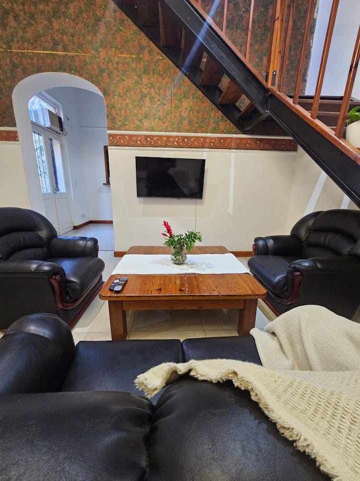 Casa Moré Centrica Con Cochera Doble - Rosario