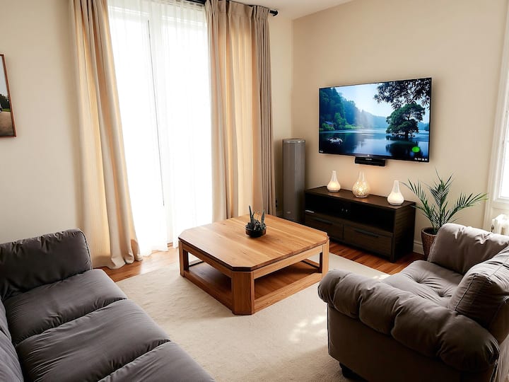 Northside Chicago Home - Evanston, IL