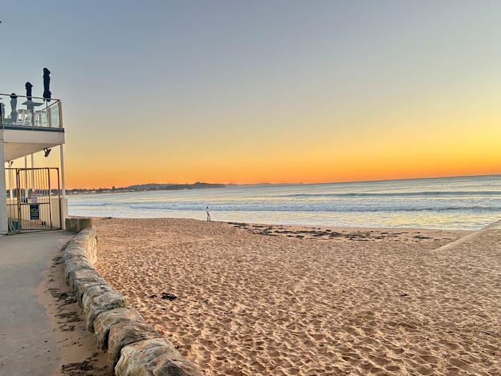 New Listing- Renovated 3 Bedroom Beach Retreat - Collaroy